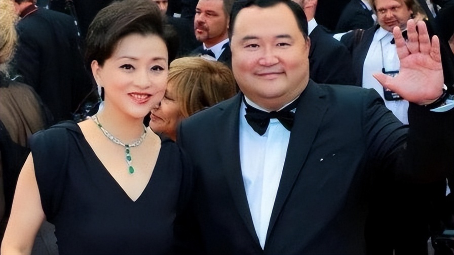 Yang Lan appeared for the first time after the emigration turmoil ...