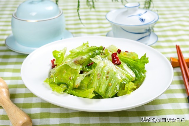 Green and sweet boiled lettuce making method, let you taste refreshing ...