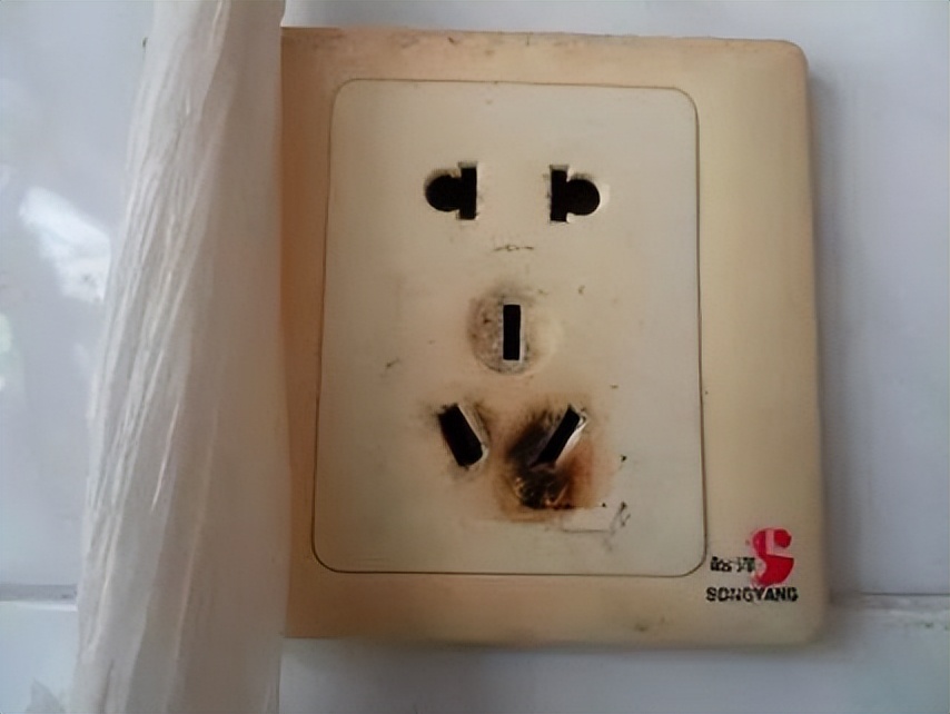 When the air conditioner is not in use, does the socket need to be ...