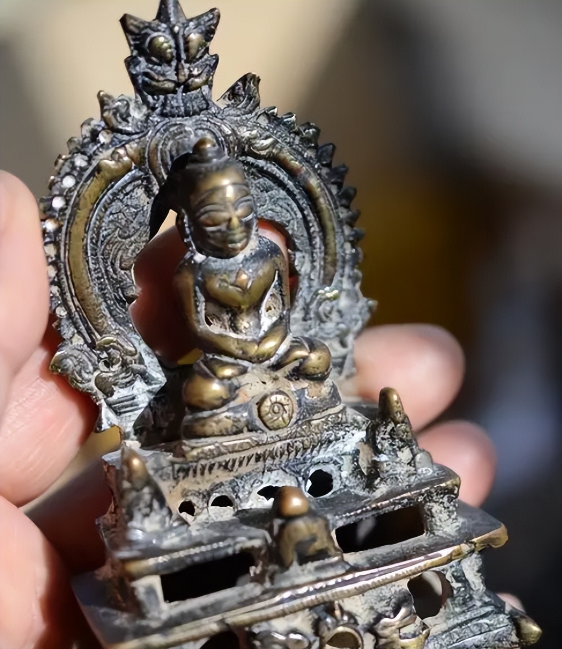 What role did ancient Indian Buddhist bronze statues play in ancient ...