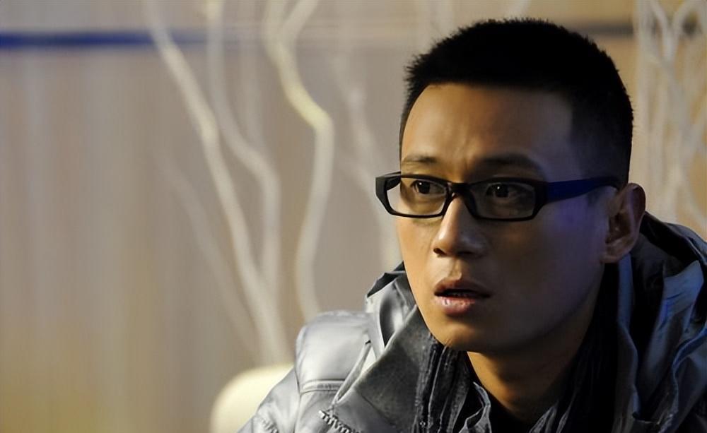 Famous actor Xu Honghao: He is 10 years older than his wife. He plays ...