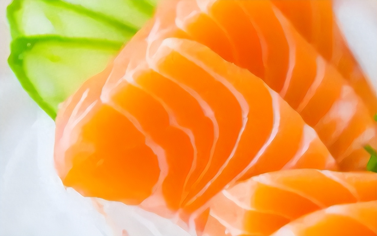 amazing! The "salmon" salvaged from Japanese waters was quickly sent to ...