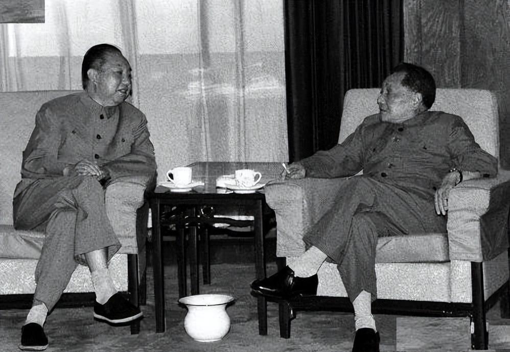 In 1976, Hua Guofeng proposed to send people to Shanghai. Ye Jianying ...