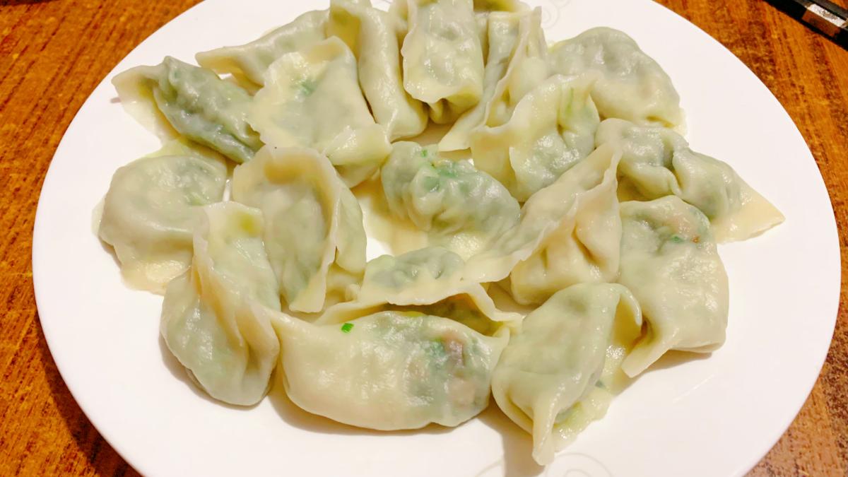 Make dumplings stuffed with leeks, keep in mind "2 don't let go", many ...