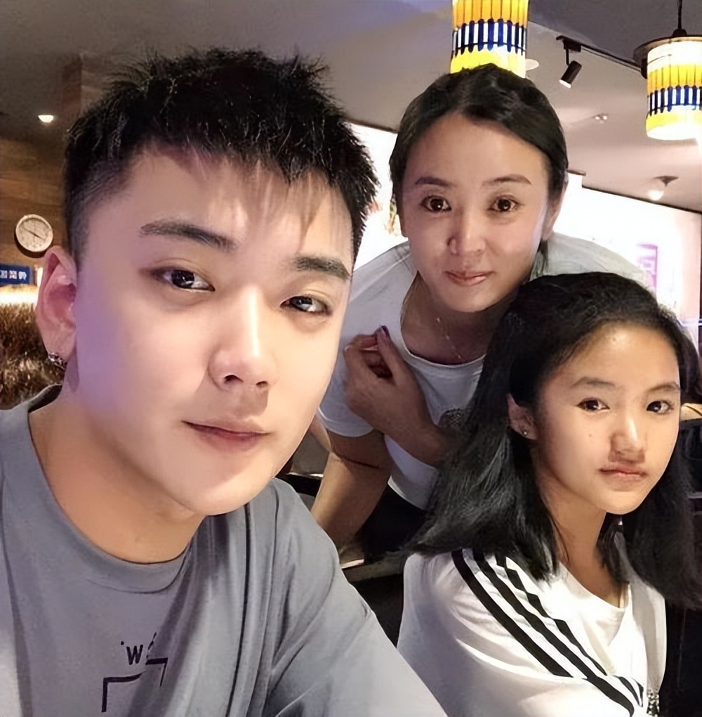 "Metamorphosis" rural girl Li Leyou was adopted by an urban mother, and now she has the face of ...