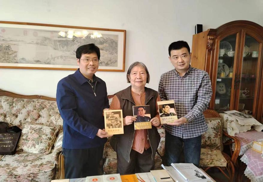 Zhou Enlai Memorial Hall interviews Li Zhengrong, wife of Li Xianhui ...