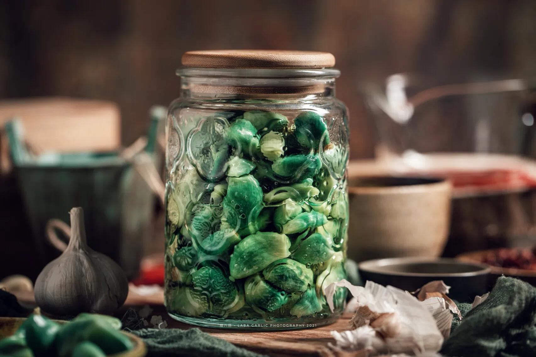 Laba garlic green like jade, can I still eat it?The authentic steps are ...