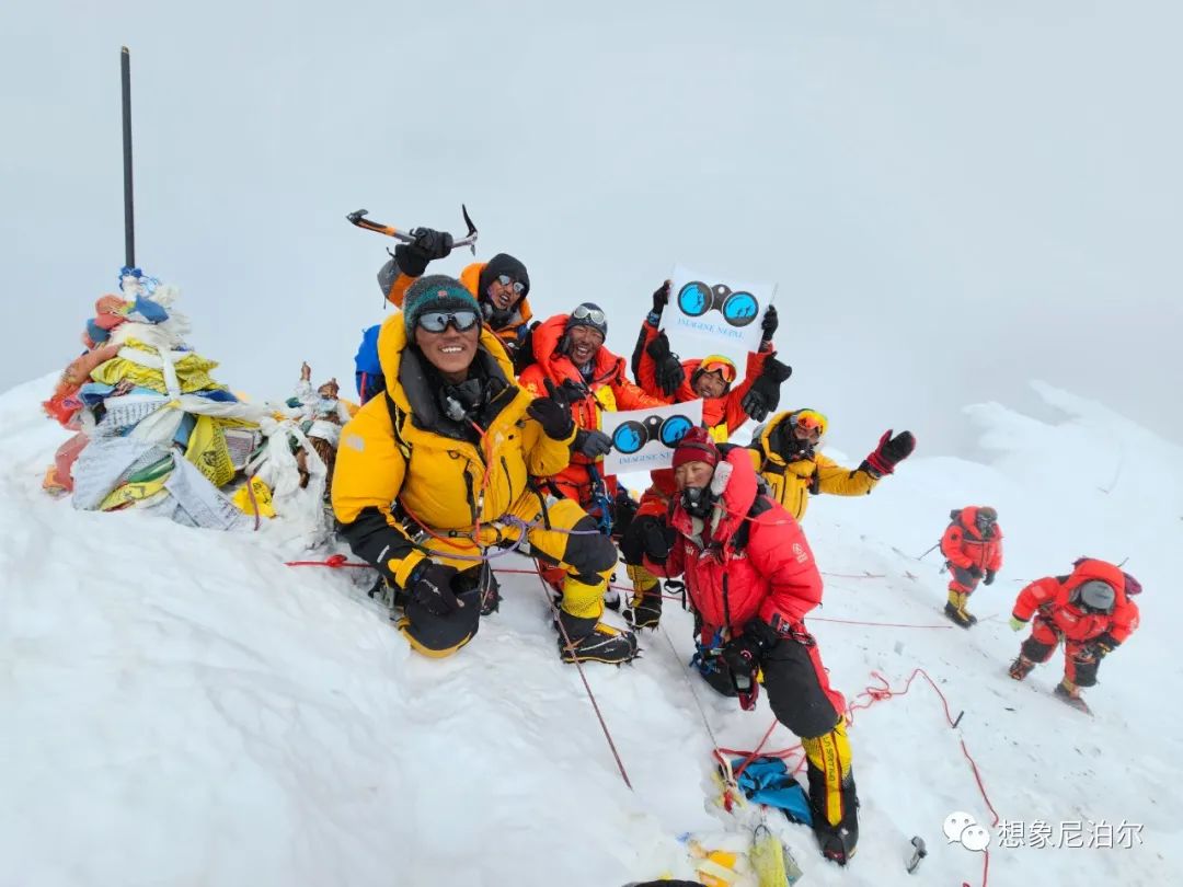 The first photo of Mount Everest summit this spring is released; the ...