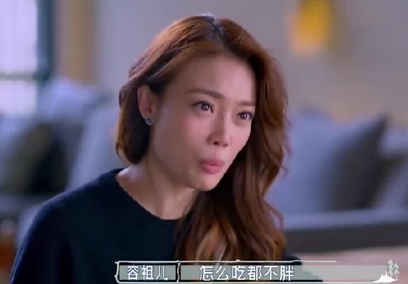 39-year-old Cai Zhuoyan faces the camera without makeup, her skin is as ...