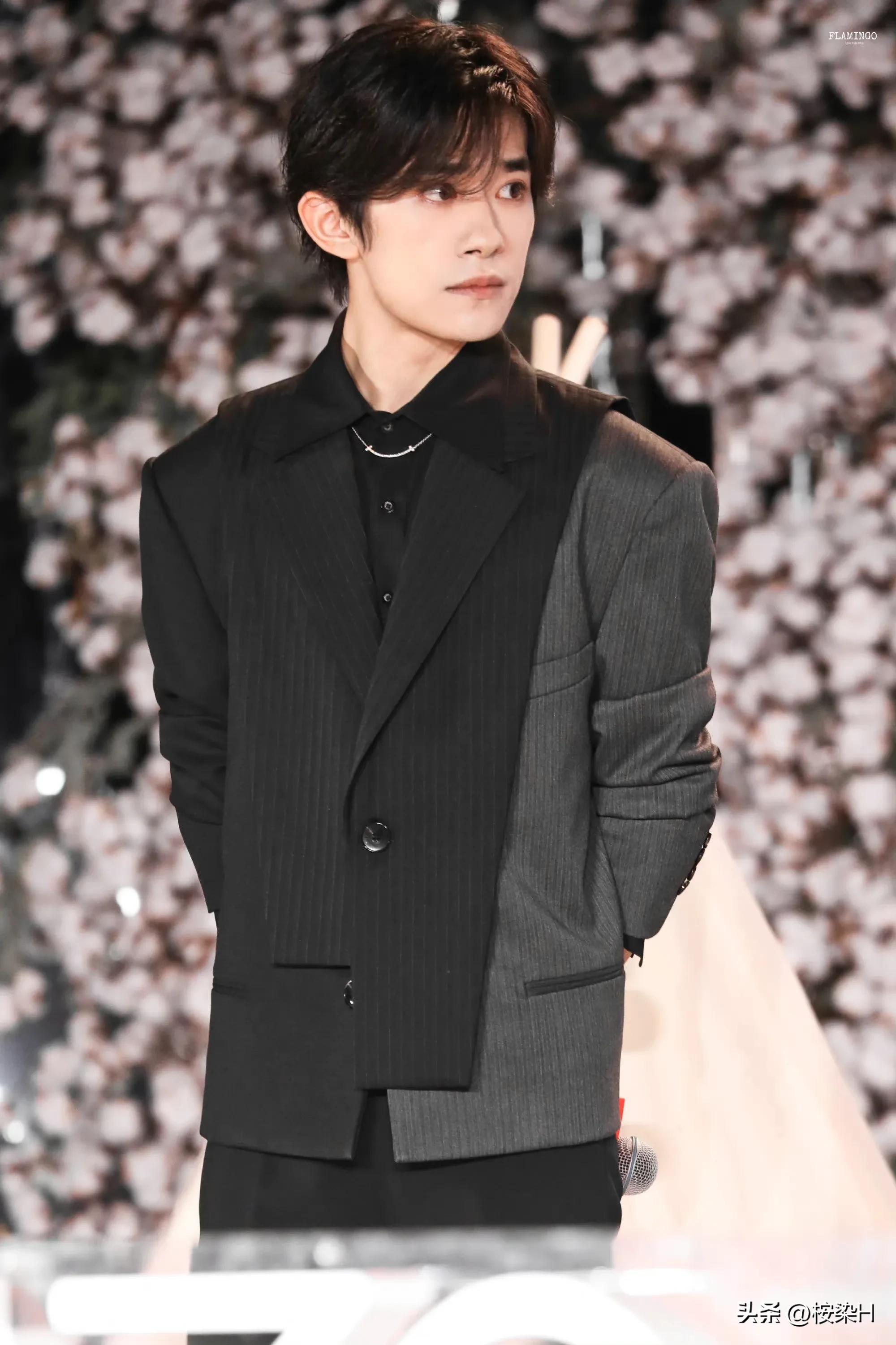 "Yi Yang Qianxi Live Streaming Status" - iNEWS