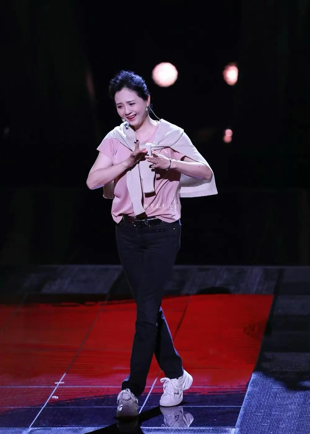 Tao Huimin and movie fans, the two beautiful girls are no match for her ...