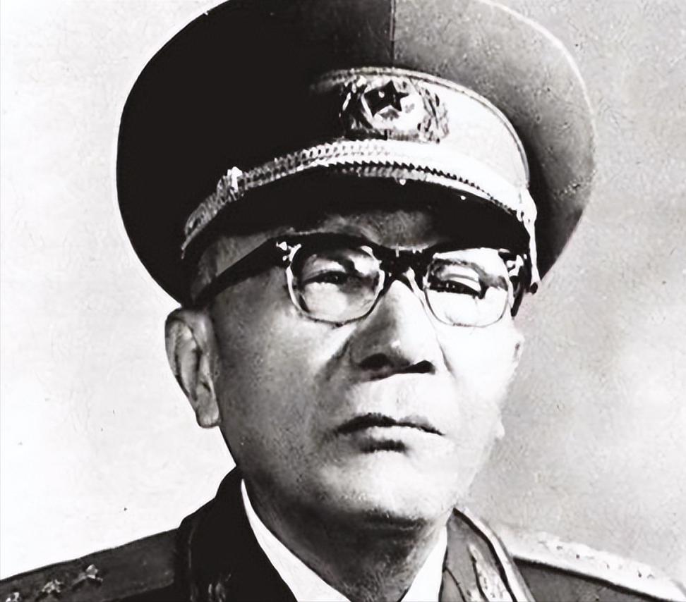 Why was Huang Kecheng awarded the rank of general? In addition to ...
