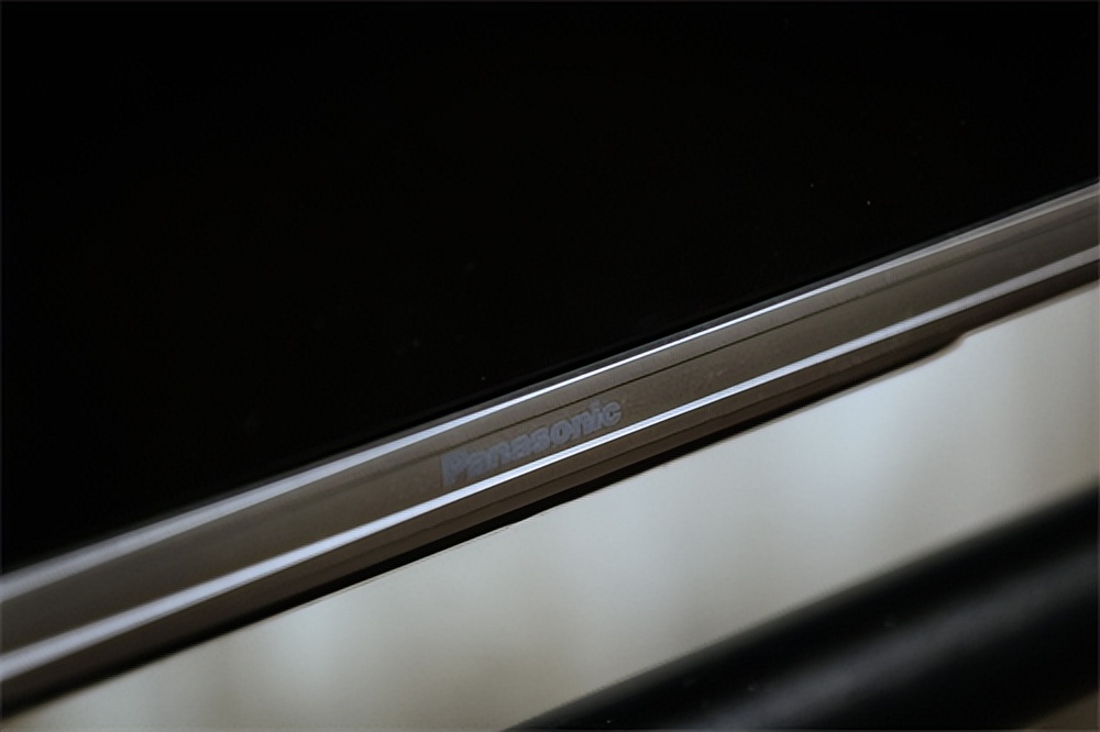 Panasonic's 85-inch LX780C smart TV with large screen, large field of ...