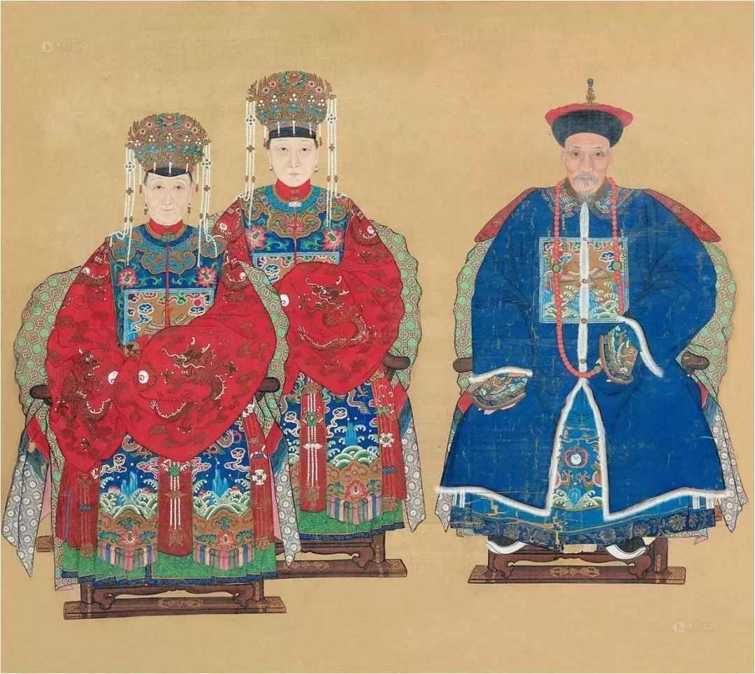 Exploring and Analyzing the Costumes of the Royal Family and Nobles in ...