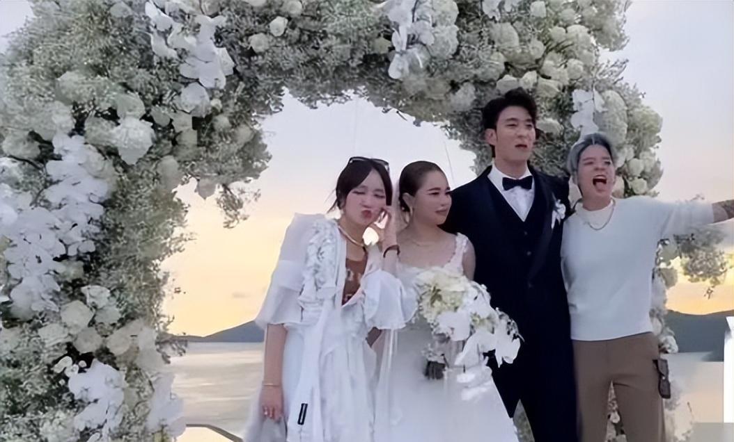 Li Zhuxian's wedding was star-studded, Shen Yue was the bridesmaid, and ...