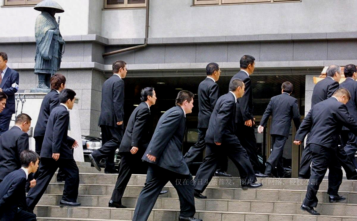 How powerful are the legal gangs recognized by the government? - iMedia