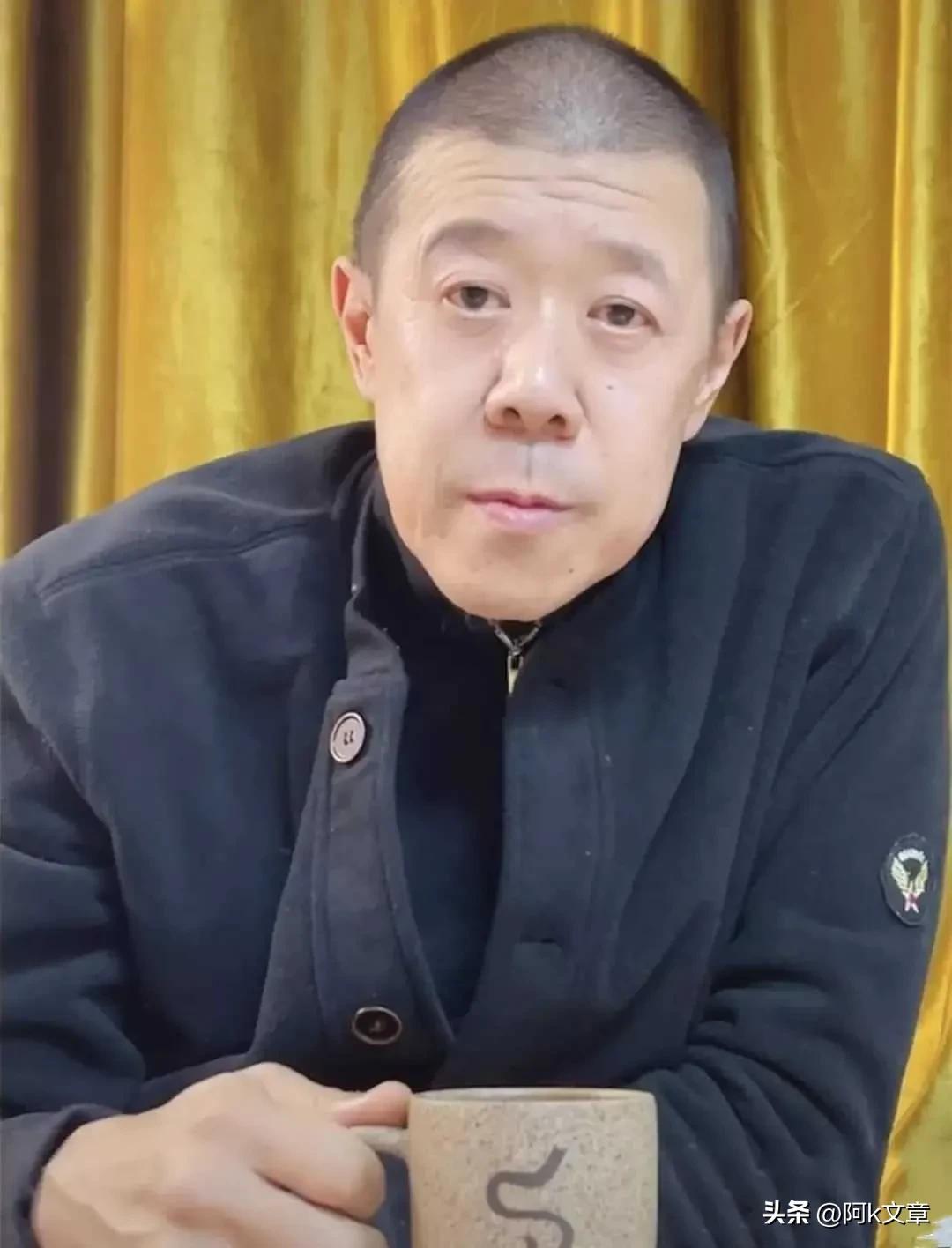 54-year-old Qin Weidong seldom shows affection - iNEWS