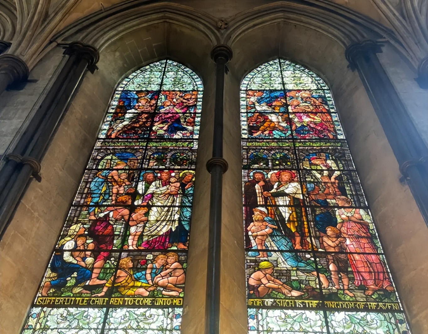 What are the similarities and differences between British architecture ...