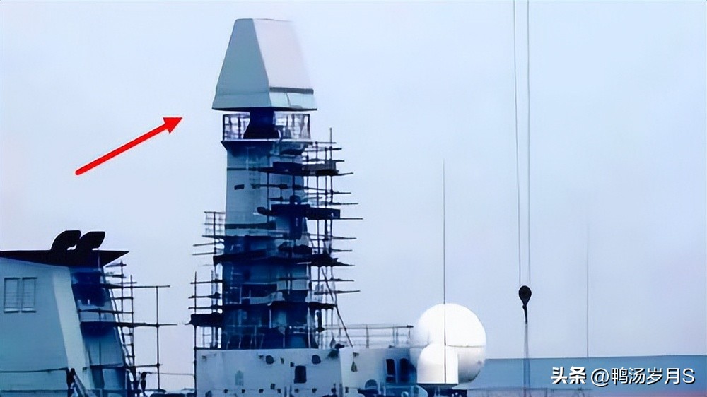 The 055 large-scale drive is equipped with a super radar and can lock ...