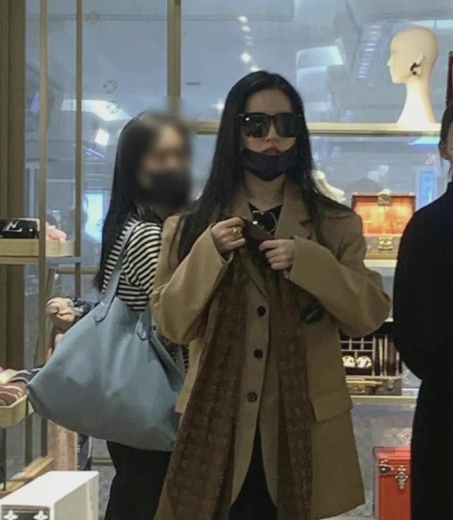 The high-speed rail encounters Liu Yifei, and the state of the picture ...