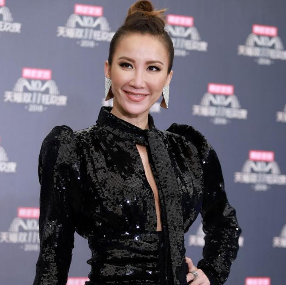 Coco Lee memorial meeting exposed fans crying into a sea of tears, she ...