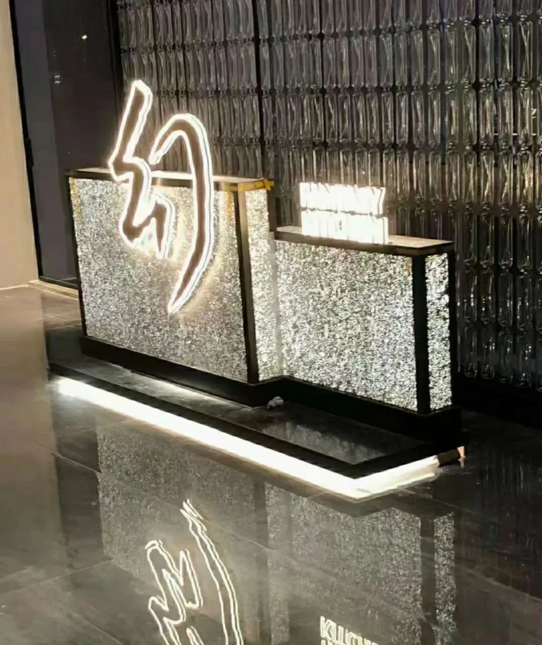 The magic touch to light up the whole space - light-transmitting ...