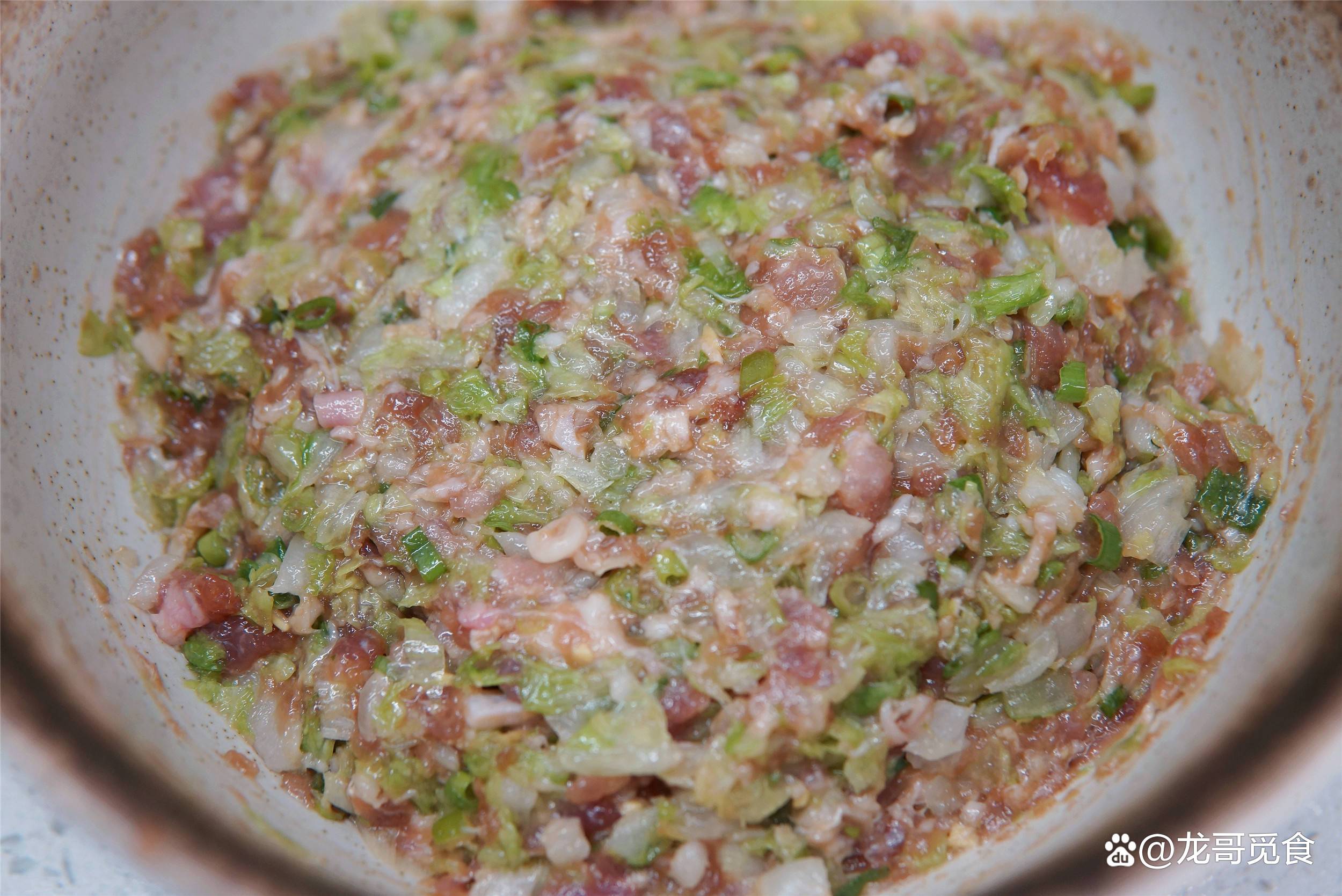 The recipe and ingredients of cabbage dumpling stuffing are simple, but ...