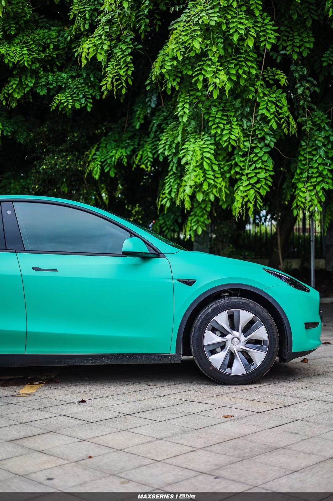 Tesla ModelY-LB color changing film matte retro green, classic retro ...