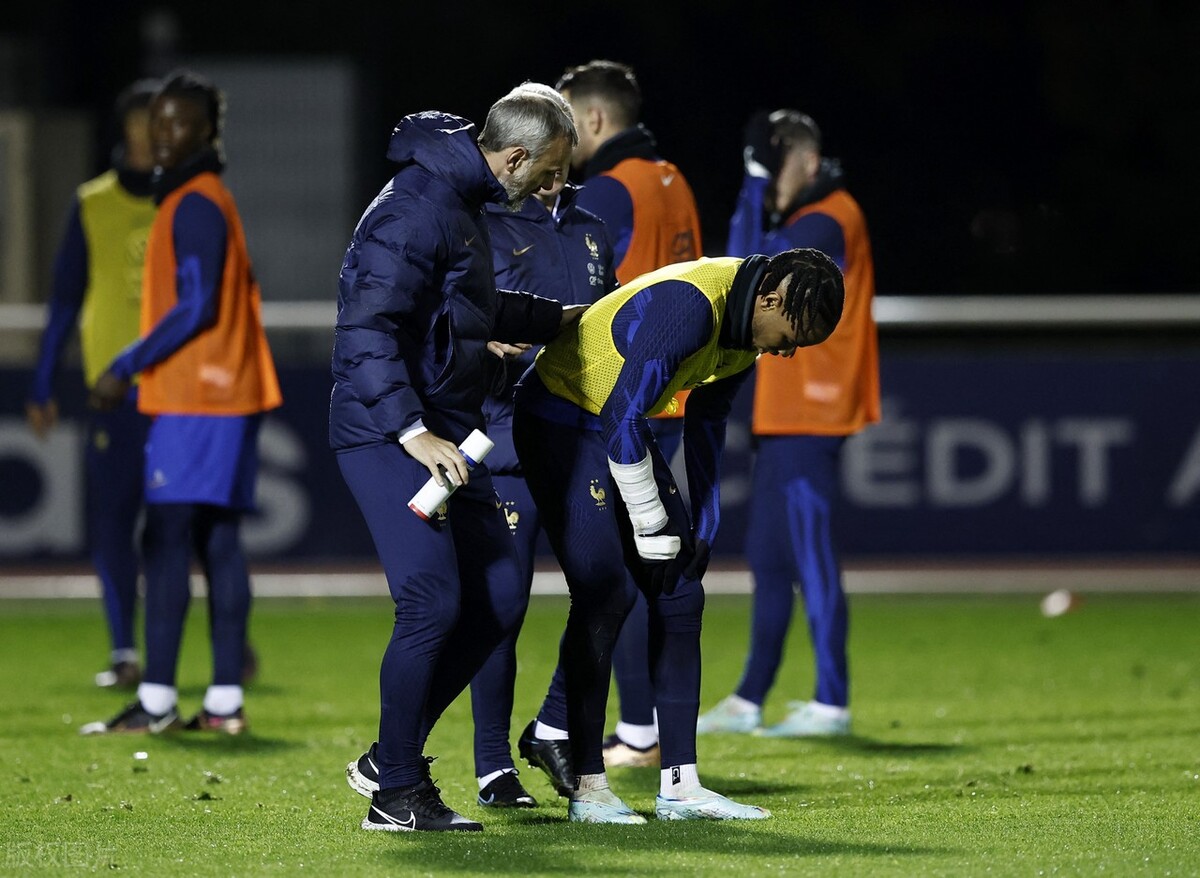 Who stepped on Kamavenga and Nkunku?Nkunku dodges quickly, most likely ...
