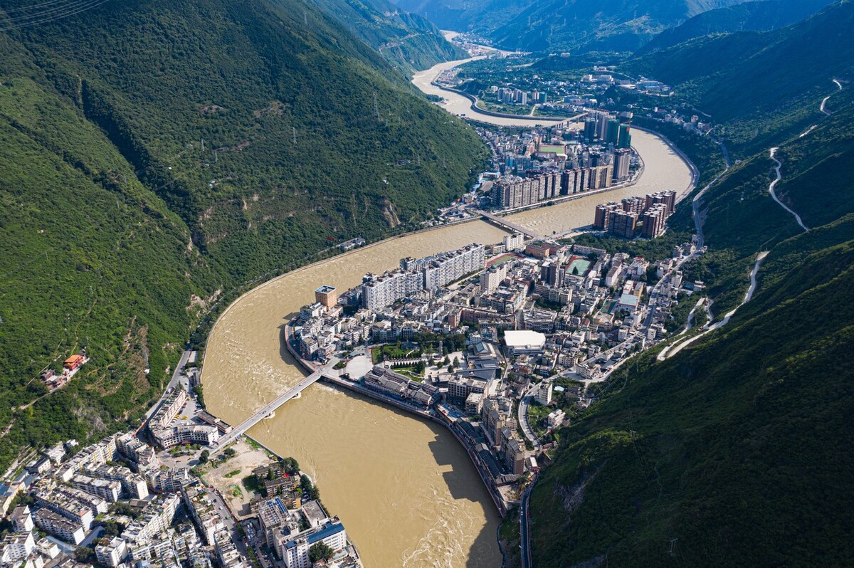 How did the Luding Bridge, which stood for more than 300 years, be made ...