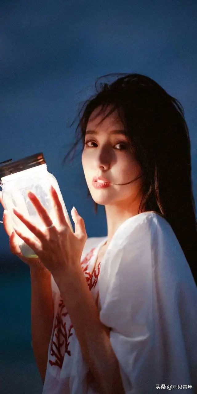 Tong Liya, an intellectual woman, the white moonlight of a mature man ...