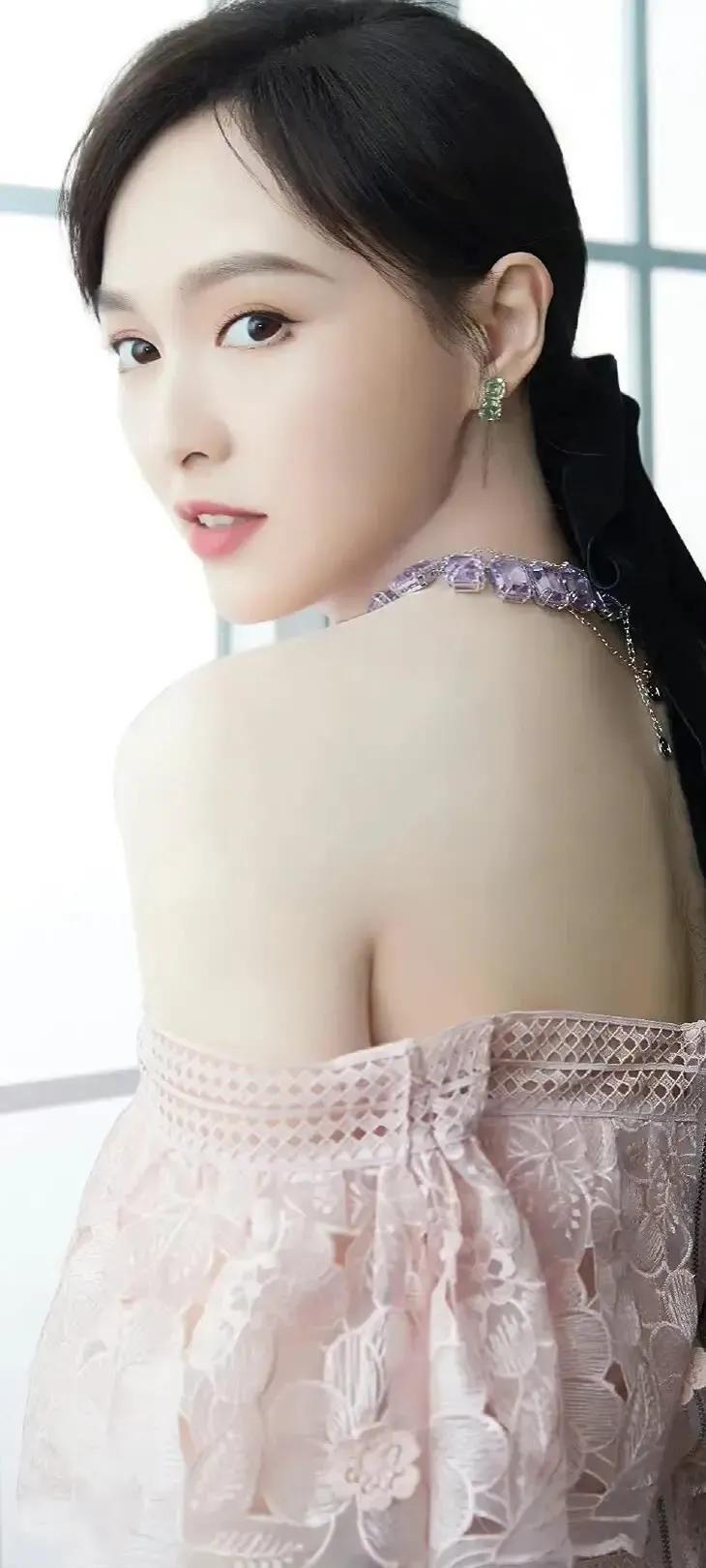 Tang Yan's beautiful picture - iNEWS