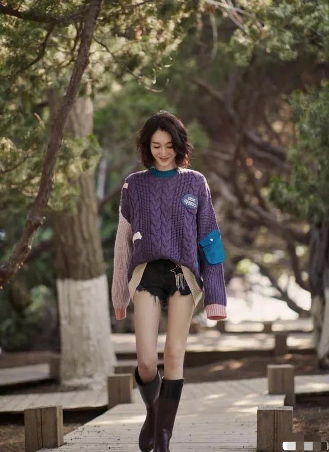 Li Xiaoran's sexy photos!Wearing super shorts to show white and tender ...