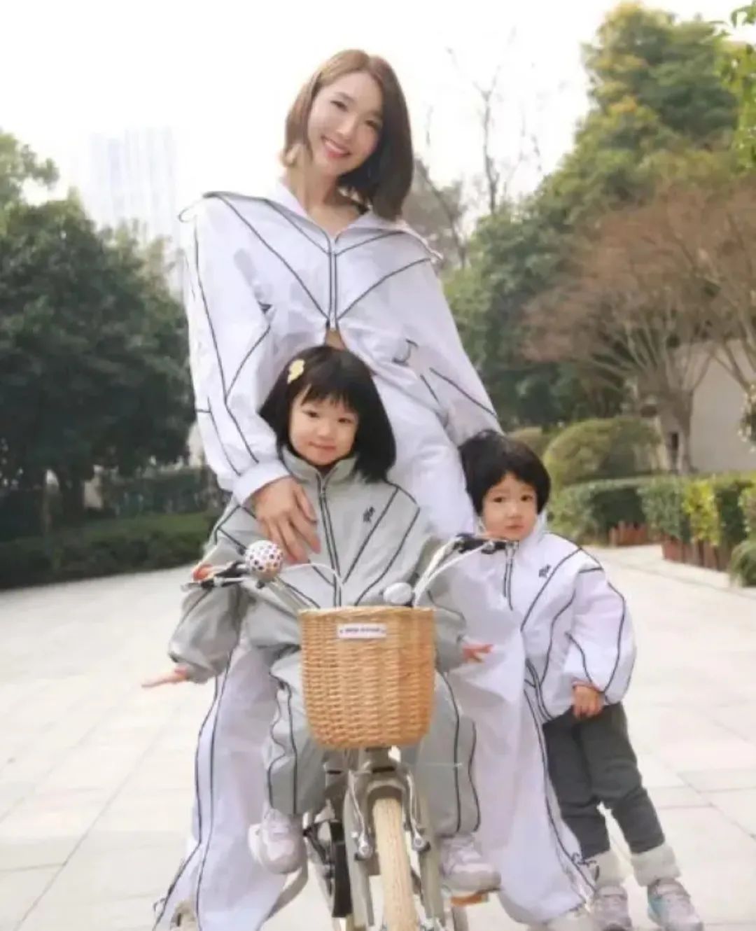 Li Yanan rarely showed his two daughters. After seeing her daughter's ...