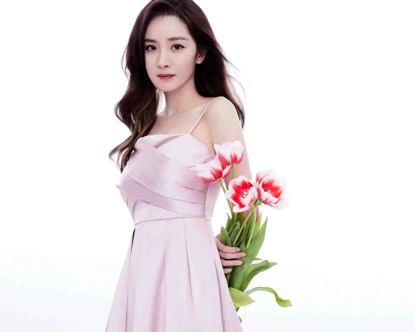 Yang Mi's recent outfits - iNEWS