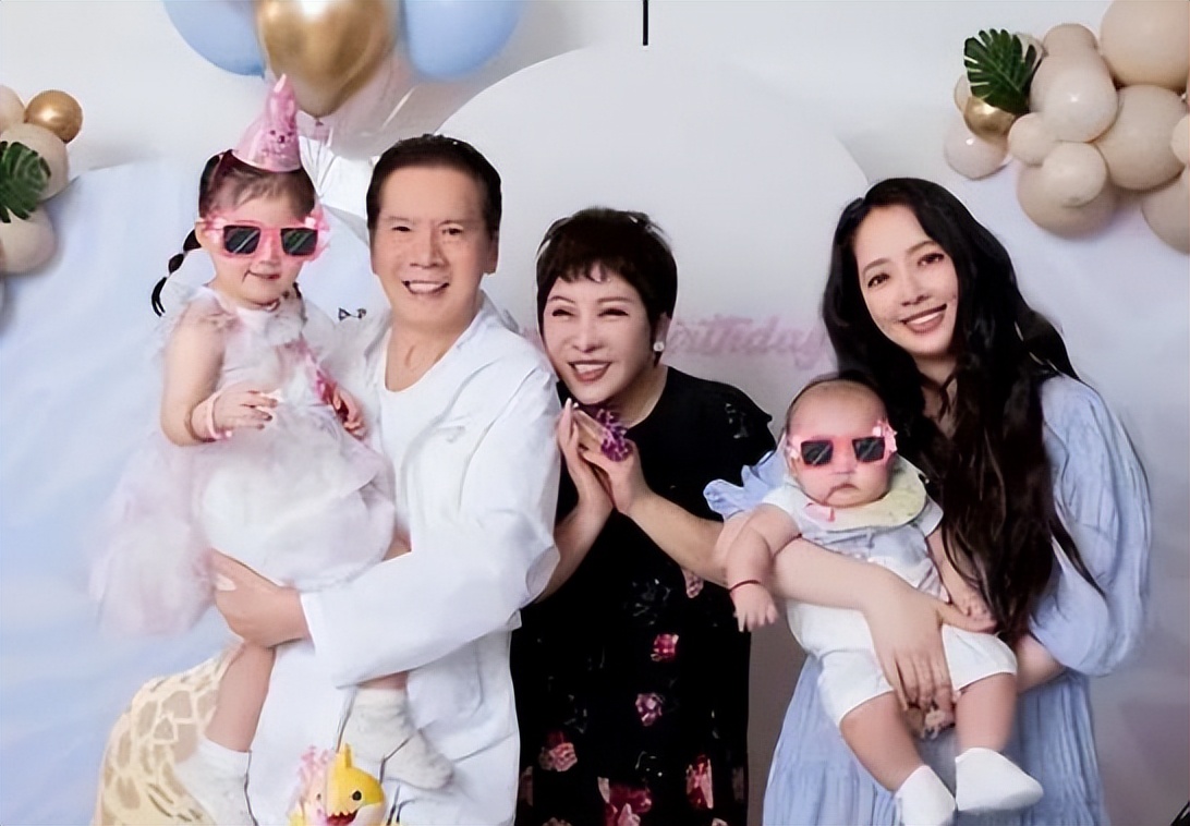 Xiang Zuo is caught in an affair again! Drinking in a nightclub with 5 beauties as companions ...