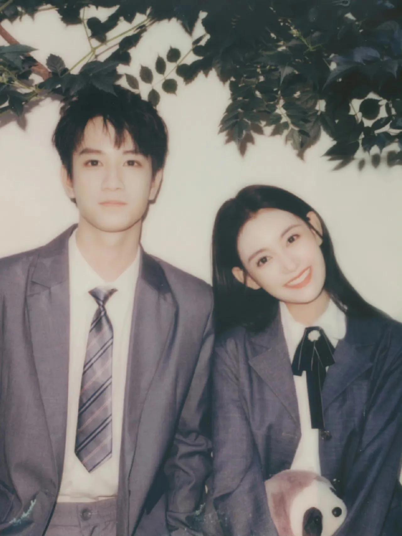 Jiang Yiyi and Ao Ziyi's school uniform photo shoot is out! - iMedia