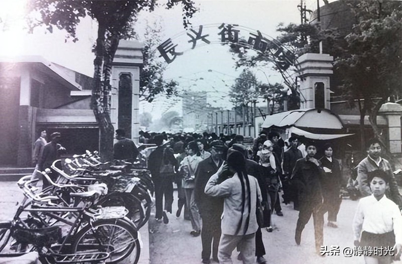 Old photos of Dalian in the 1980s: Hauni Cinema, Changxing Street ...