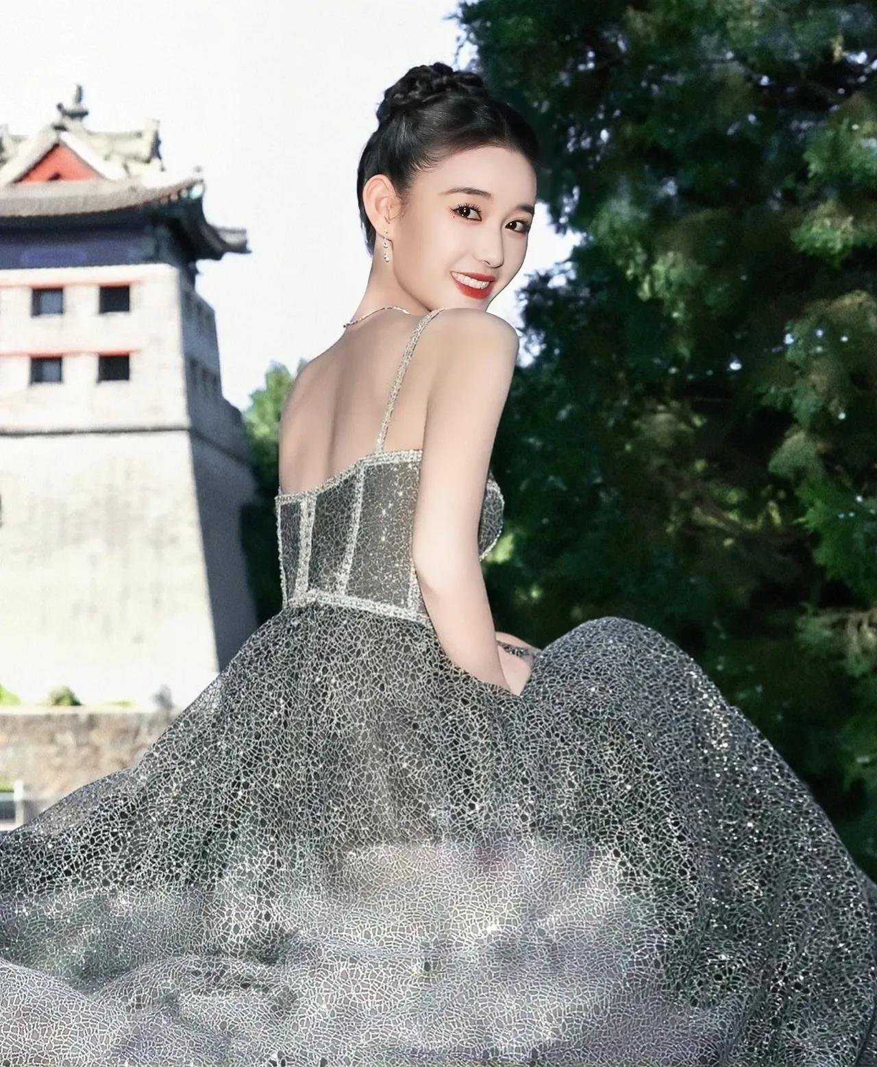 Jiang Yiyi - the sweet, lovely and energetic heroine - iMedia