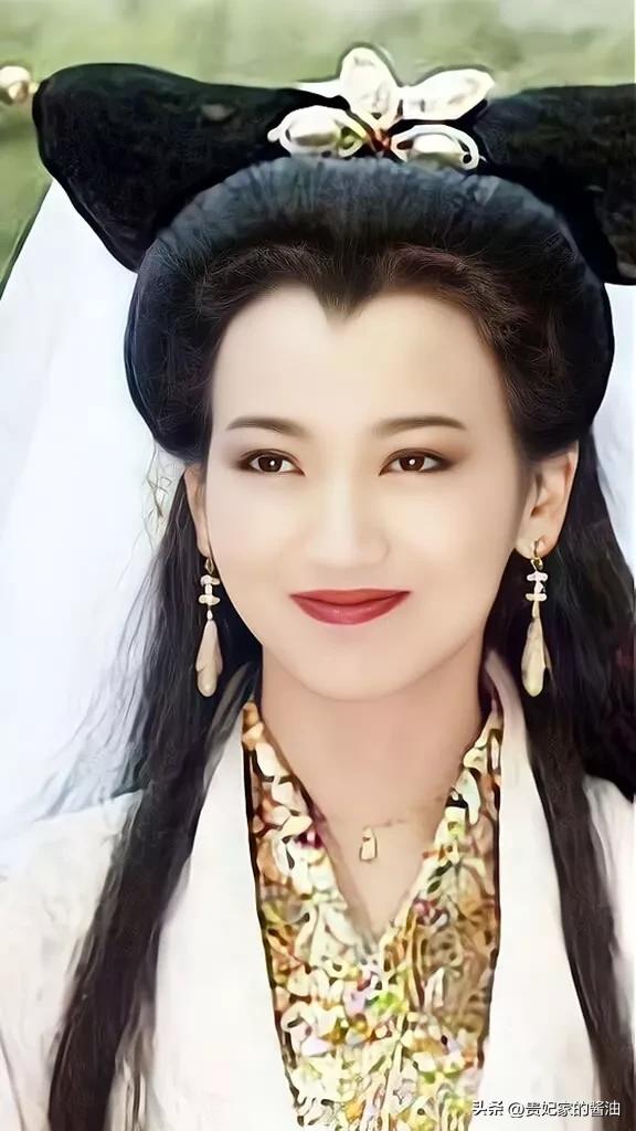 Zhao Yazhi as Bai Suzhen - iNEWS