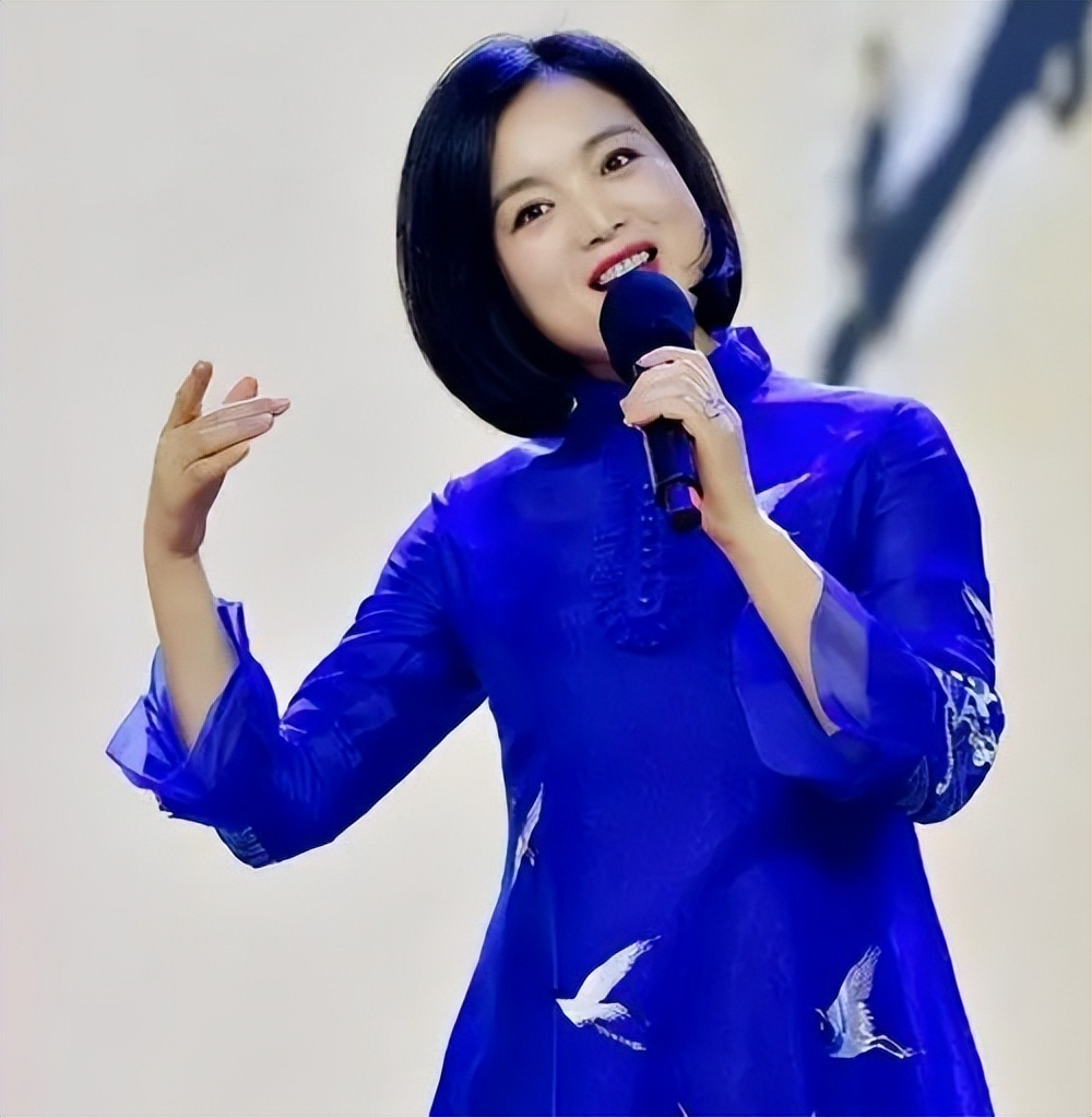 Famous singer Bai Xue: On the 7th Spring Festival Gala, after middle ...