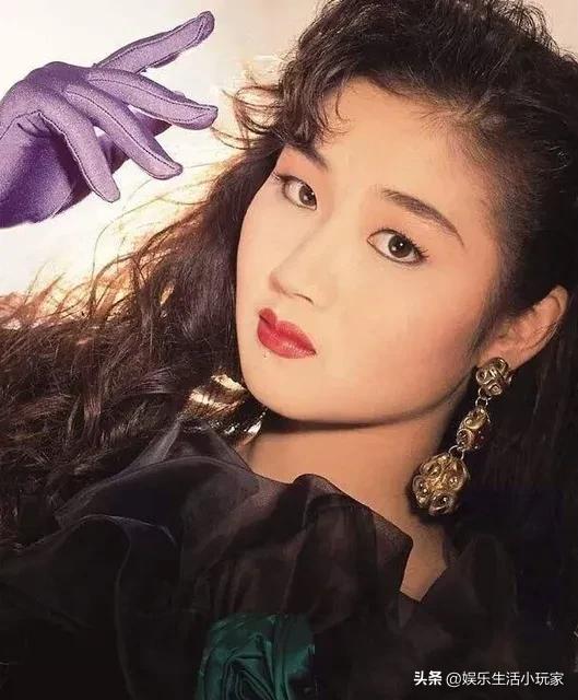 ATV's first sister, Wan Qiwen, is famous for her beautiful legs, pure ...