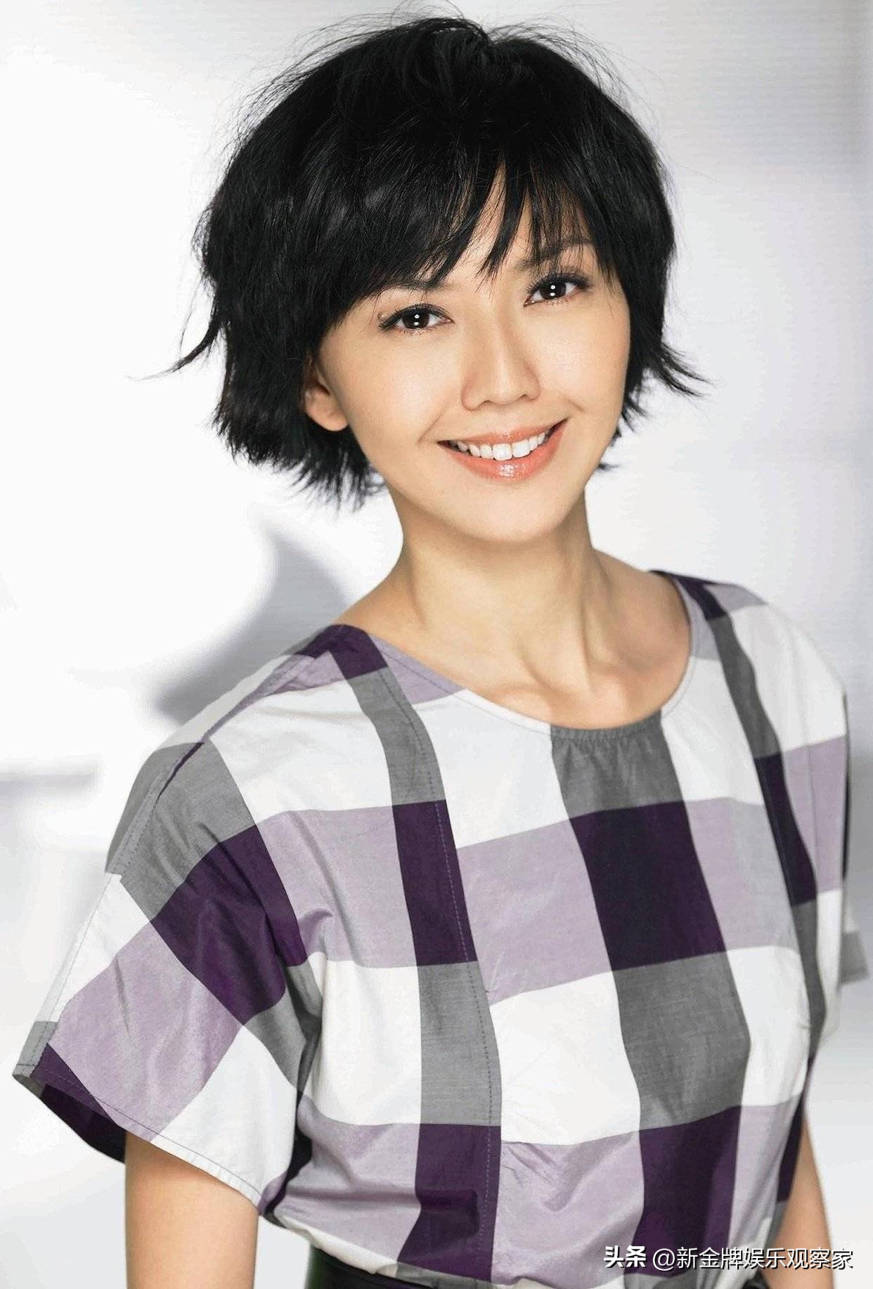 A netizen met Stefanie Sun in the first class. She sits in a proud ...