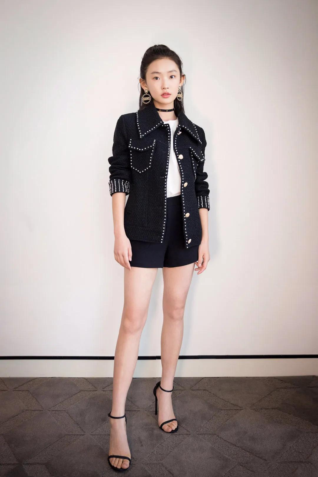 Female star Zhou still - iNEWS