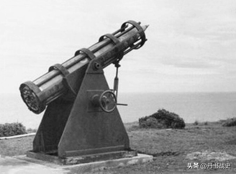 Installing a large rocket launcher on the assault gun, Spain's ...