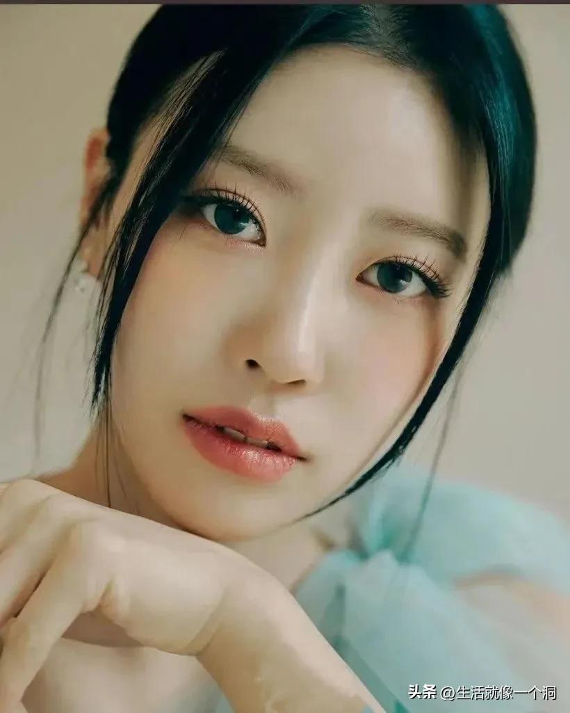 She is 164cm, showing a height of 172cm with her amazing perfect figure ...