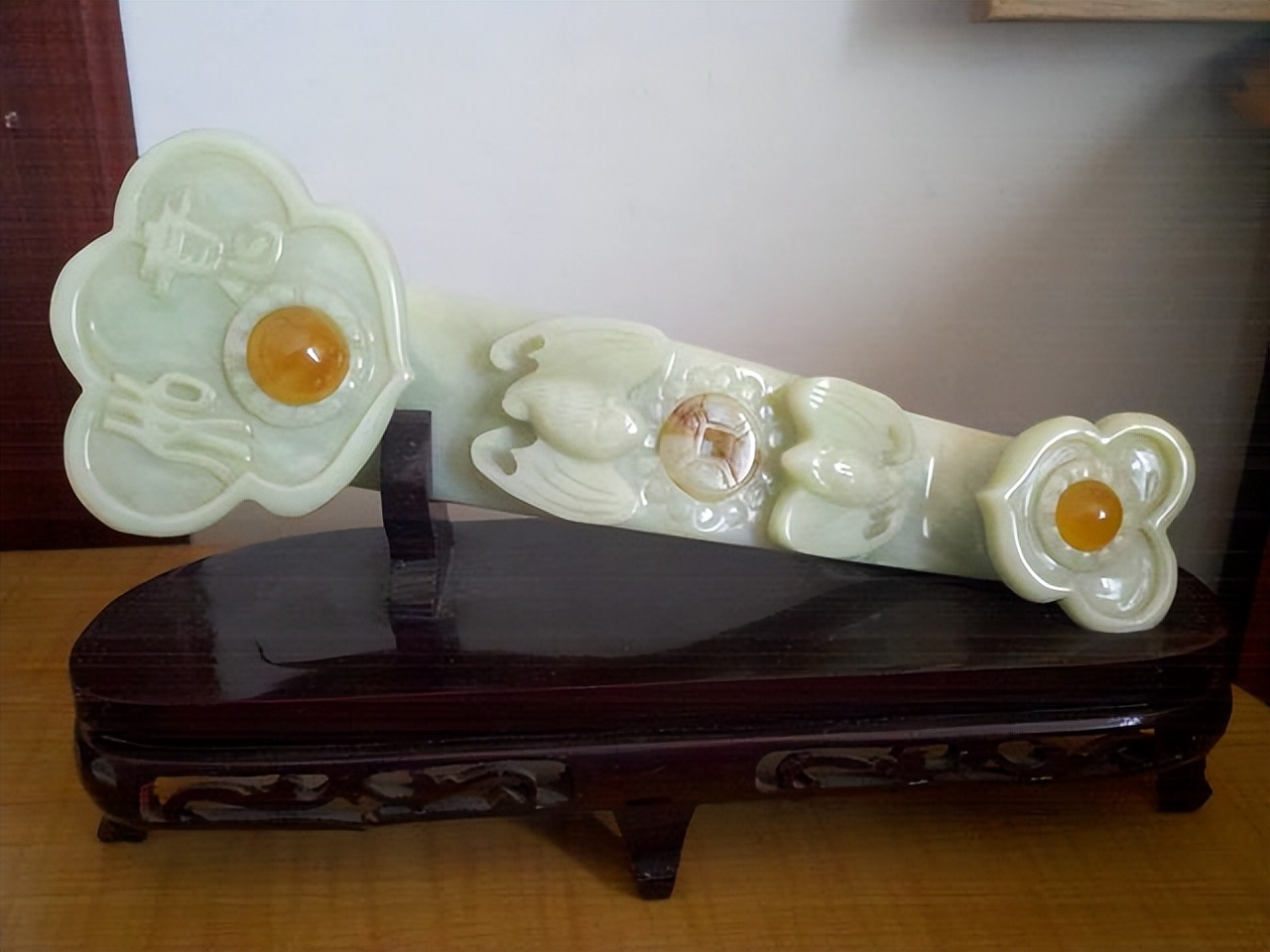 Serialization of the Insider of the Art Appraisal Industry - iNEWS