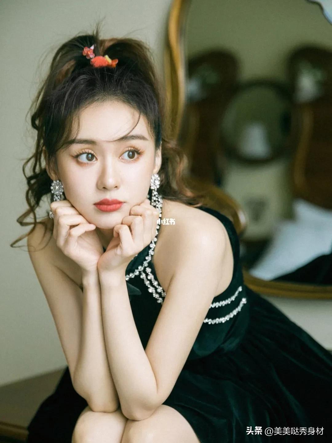 Mainland actress Zheng He Huizi is youthful, beautiful, sweet and ...