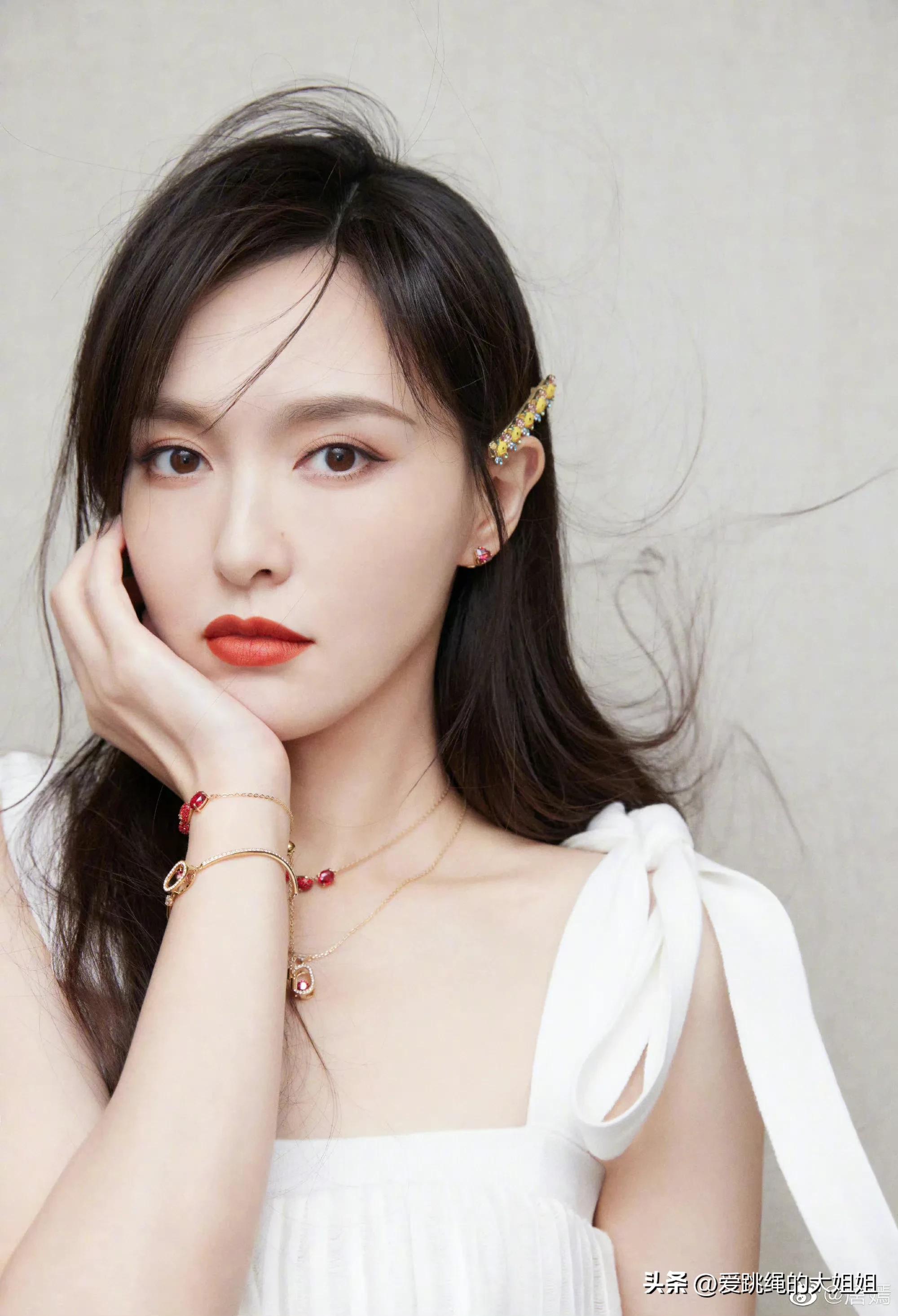 Elegant Tang Yan - iNEWS