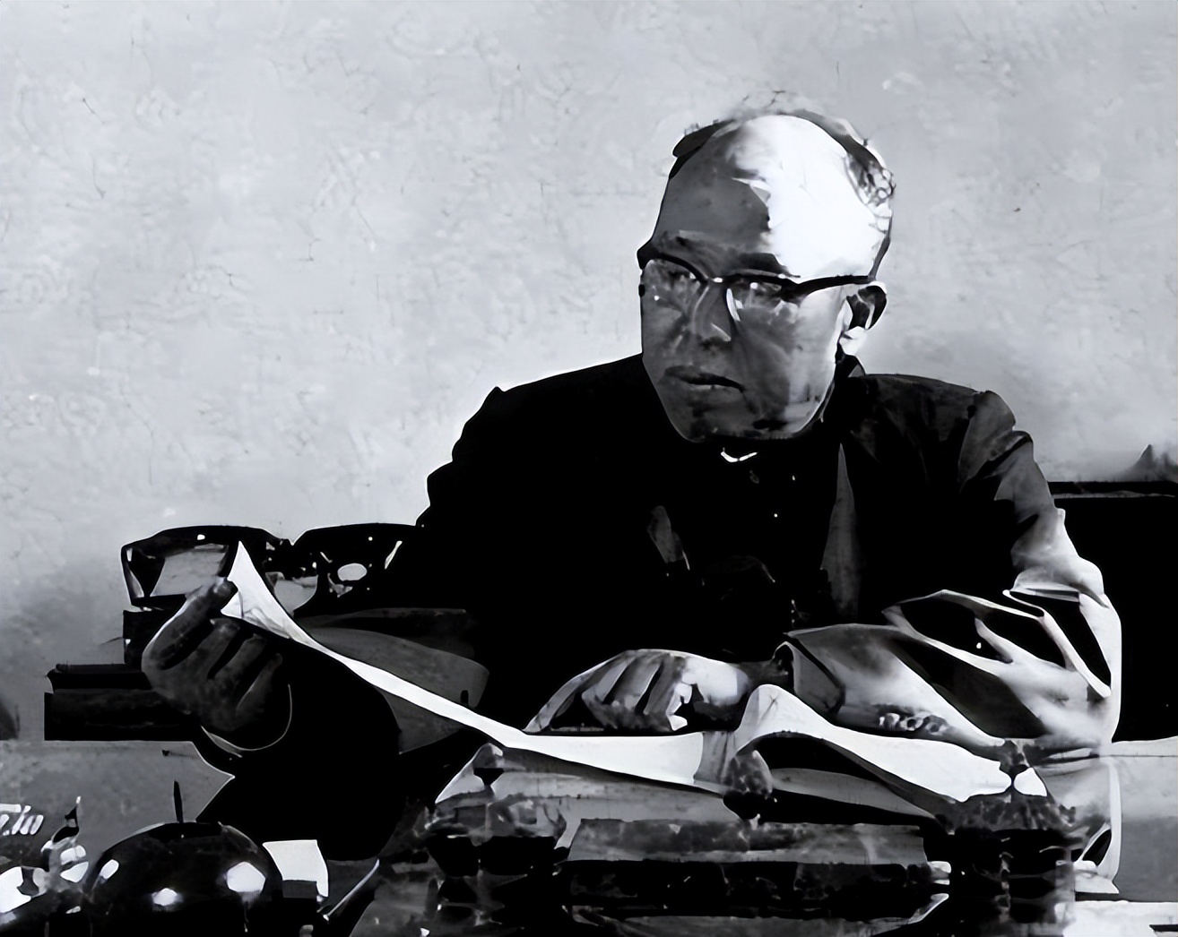 In 1958, Major General Chen Yi brought his wife to ask for help. Luo ...